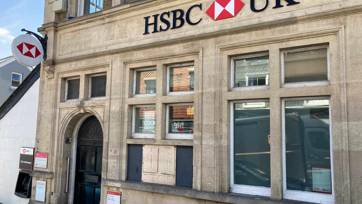 HSBC Kingsbridge opening hour mystery solved | dartmouth-today.co.uk