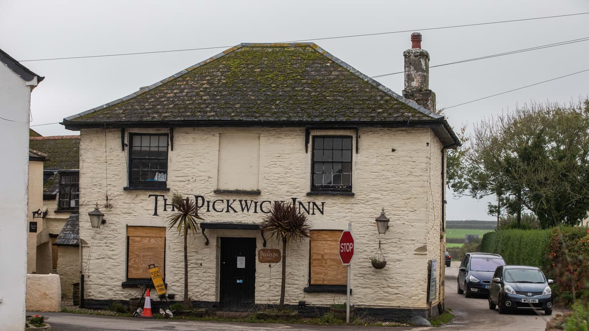 Pickwick Inn becomes ‘blot on the landscape’ say locals | dartmouth ...