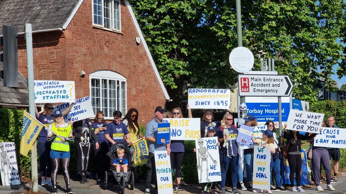 Day two of Torbay Hospital strike | dartmouth-today.co.uk