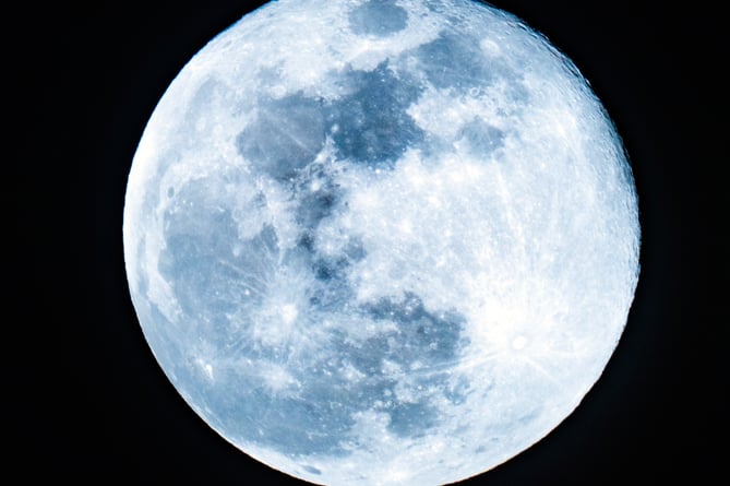 Blue Moon tonight – send us your picture | dartmouth-today.co.uk