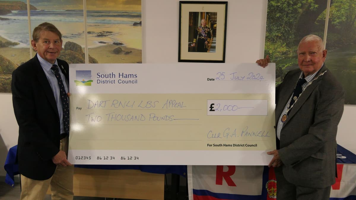 Dart RNLI presented with £2000 cheque by Councillor Guy Pannell ...