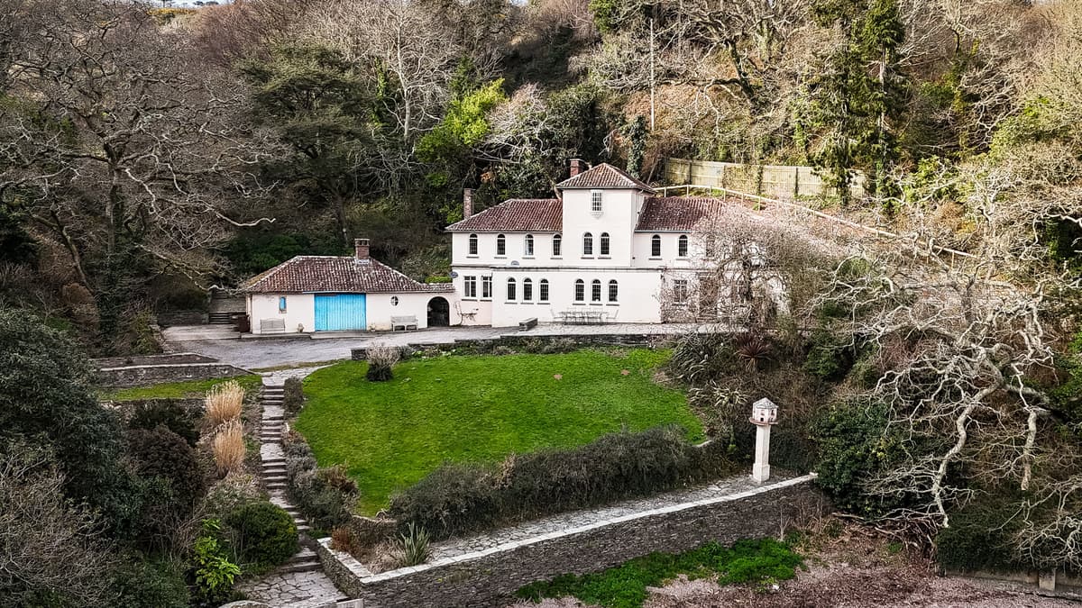 Stunning £3.3M South Hams house with Daniel Defoe links for sale ...