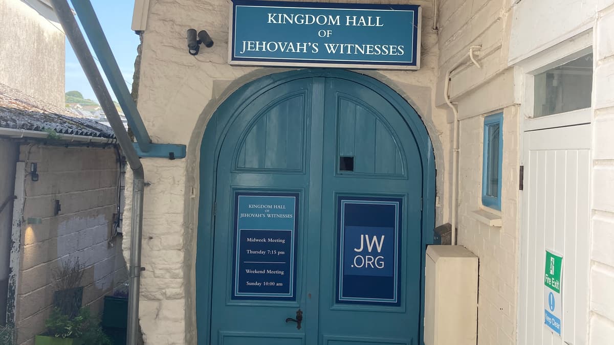 Volunteers prepare Kingdom Hall for October launch | dartmouth-today.co.uk