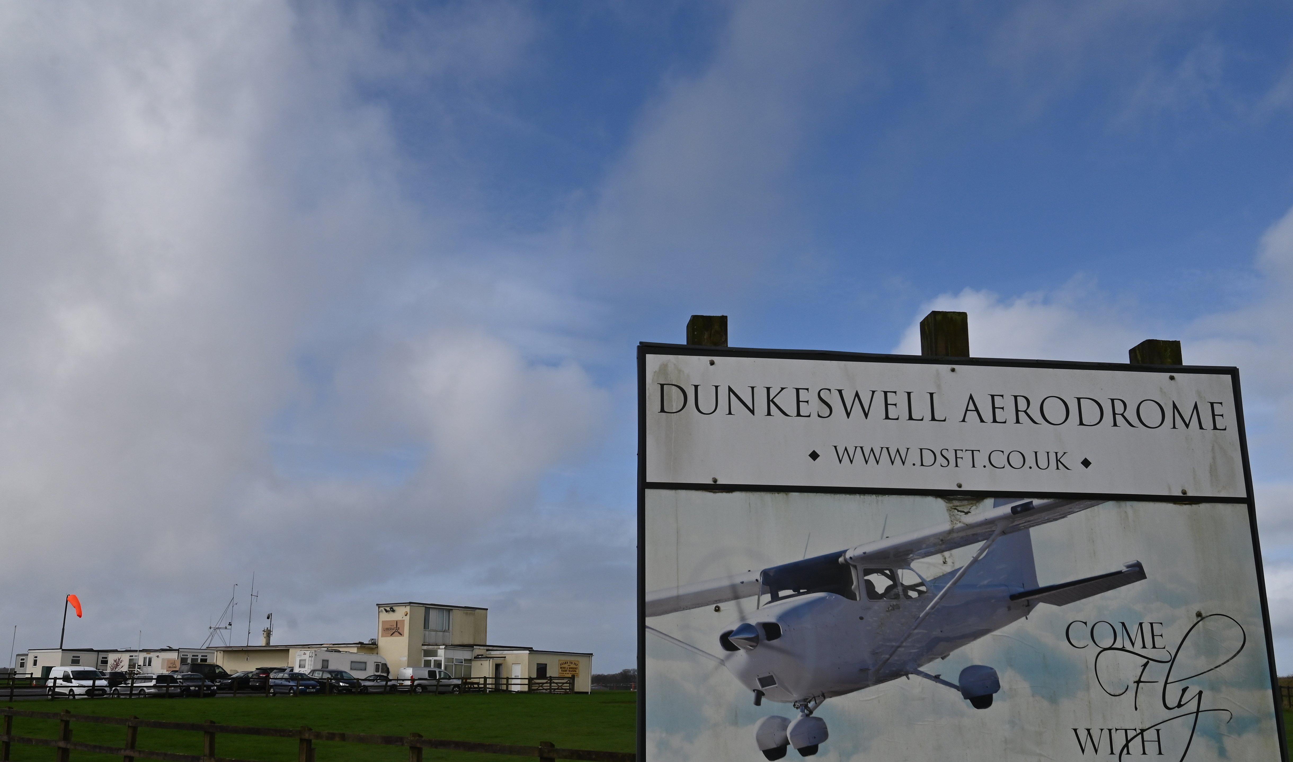 Man dies after skydive at Devon airfield | dartmouth-today.co.uk